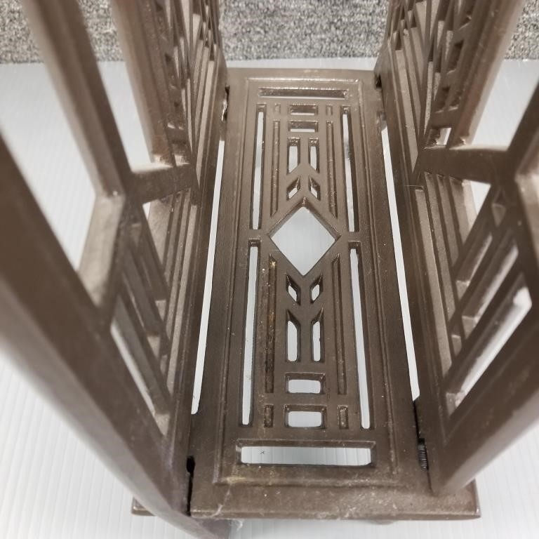 Frank Lloyd Wright | Cast metal Frank Lloyd Wright design contemporary ...