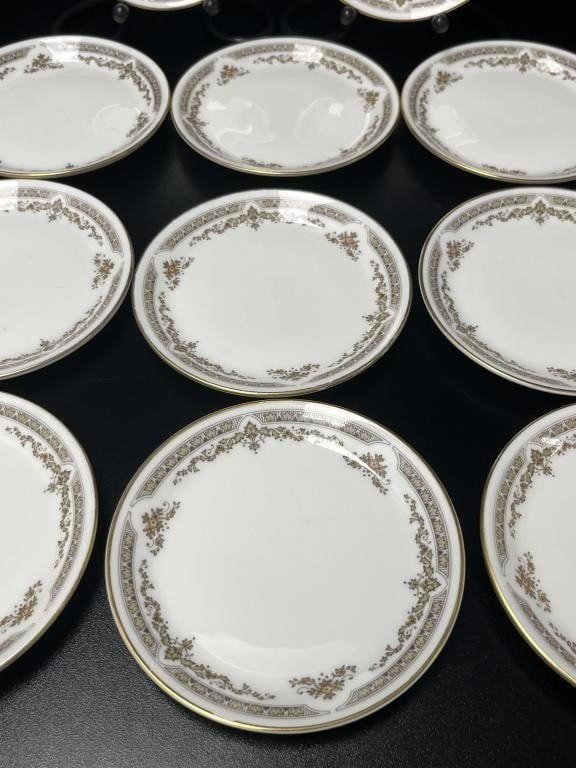 Royal Doulton | 11 Royal Doulton Wardair Airline Plates (1970s) | MutualArt