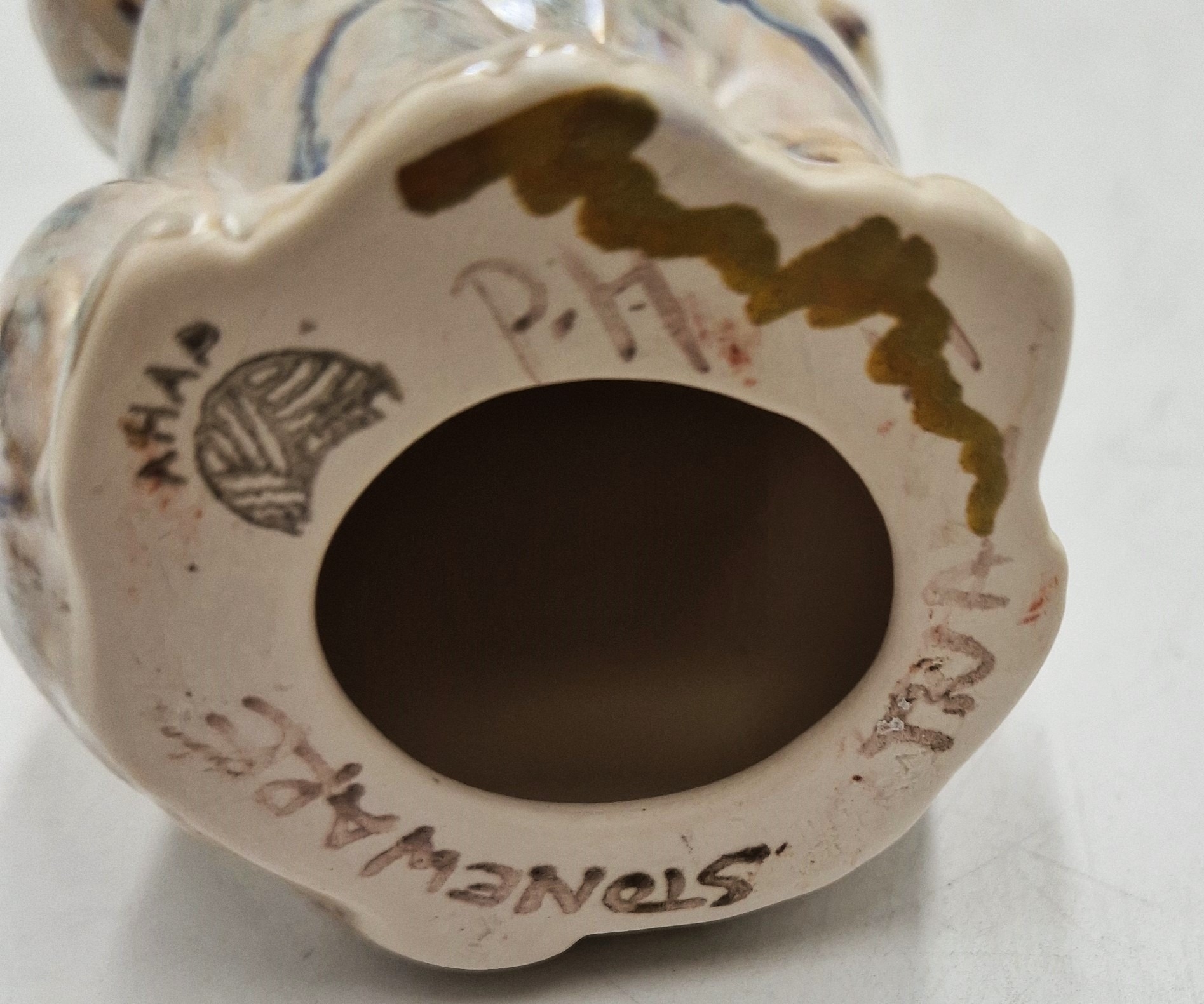Peter Harris | ANITA HARRIS ART POTTERY 14cm MODEL OF A SILVER LUSTRE ...