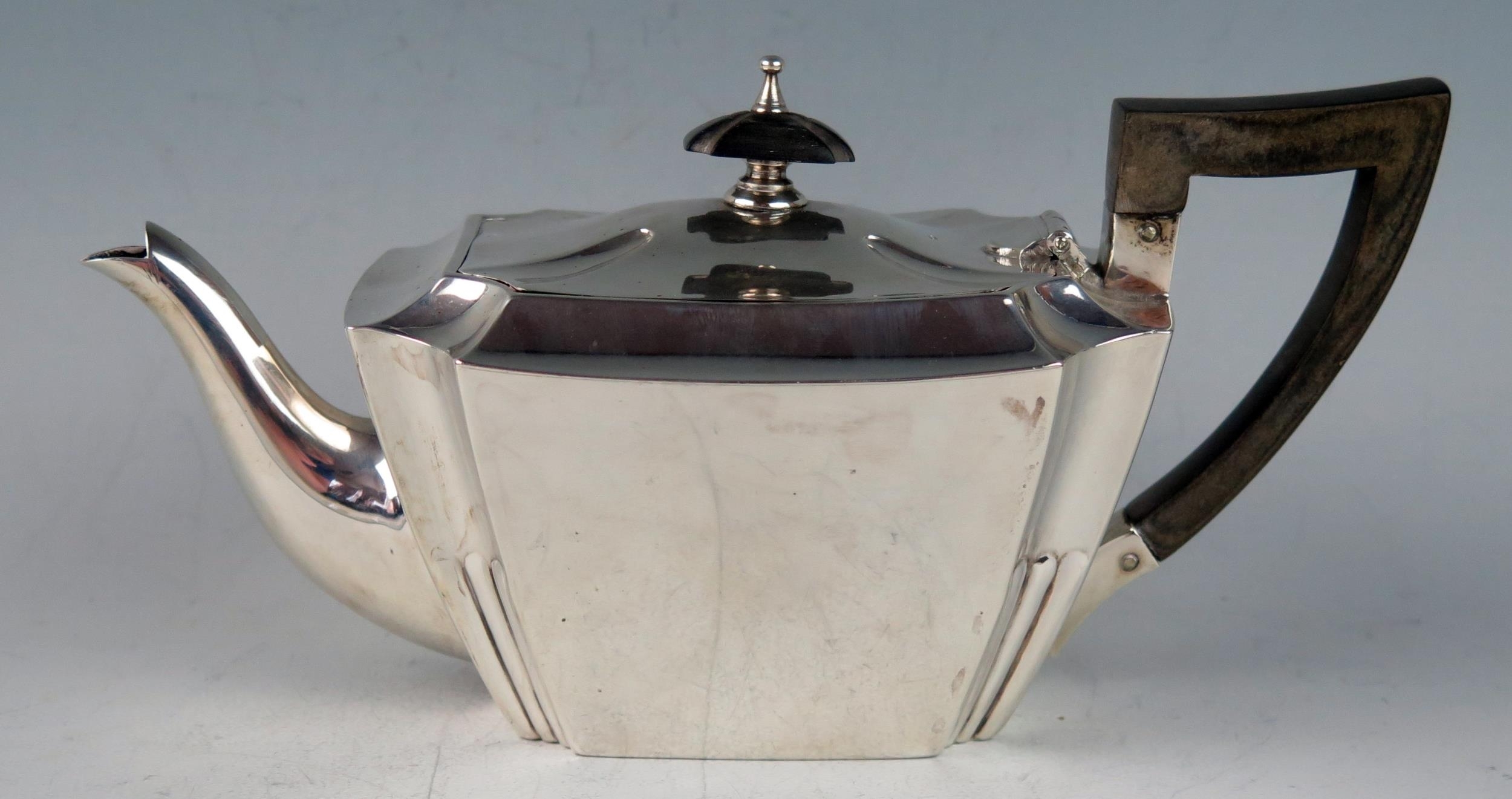 William Hutton & Sons | A late Victorian silver bachelors teapot (1894 ...