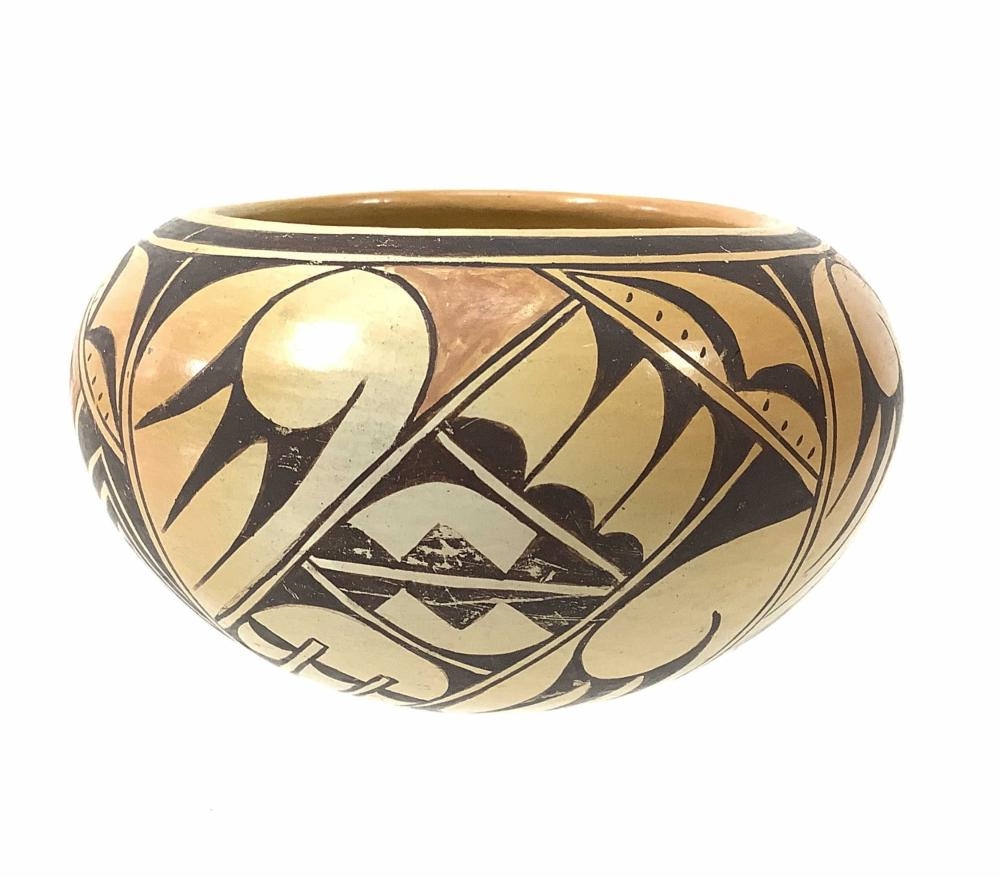 Clara Peesha | Clara Peesha Native American Hopi Pottery Pot | MutualArt