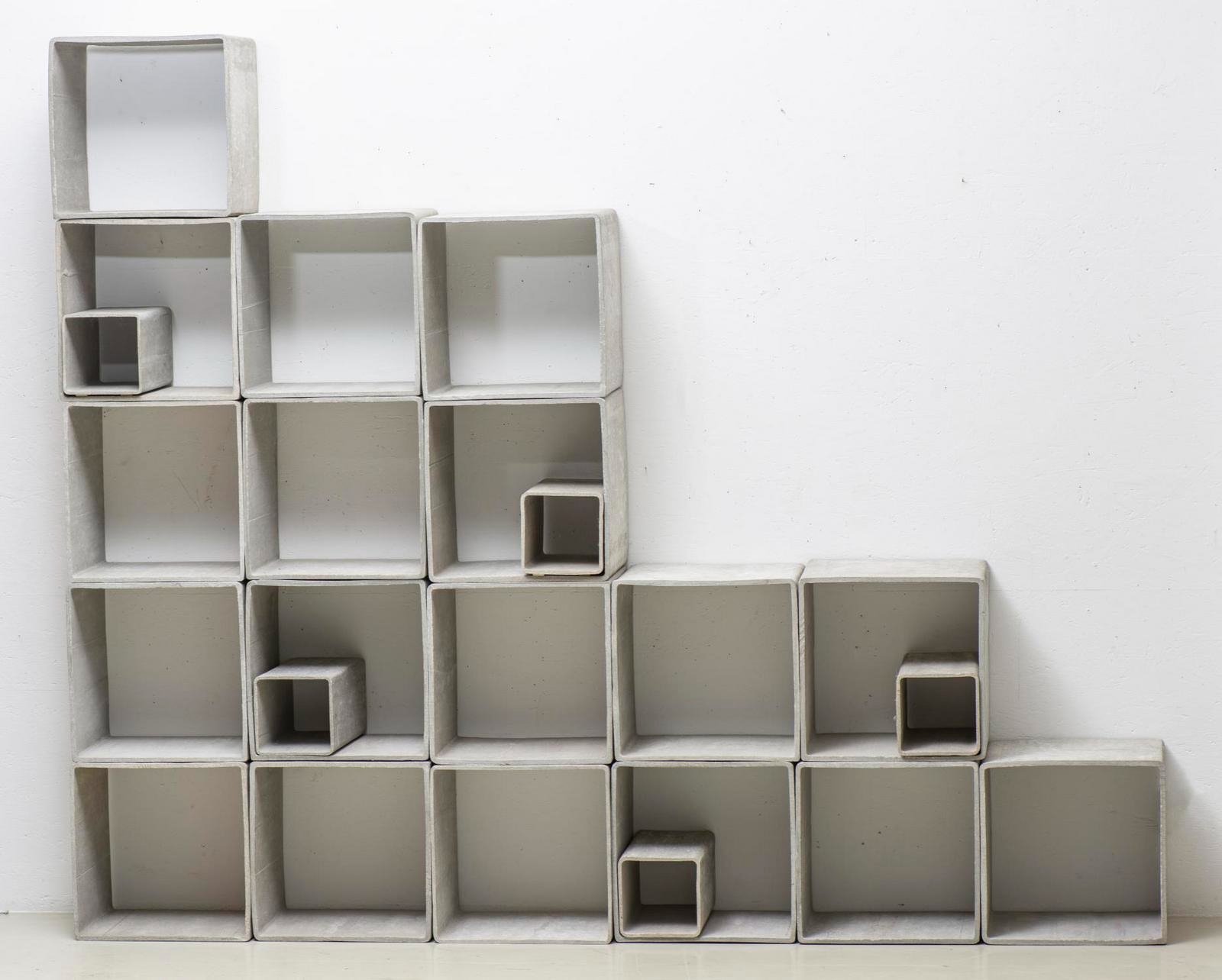 Willy Guhl | Bibliothèque modulable composée de 18 grands éléments de ...