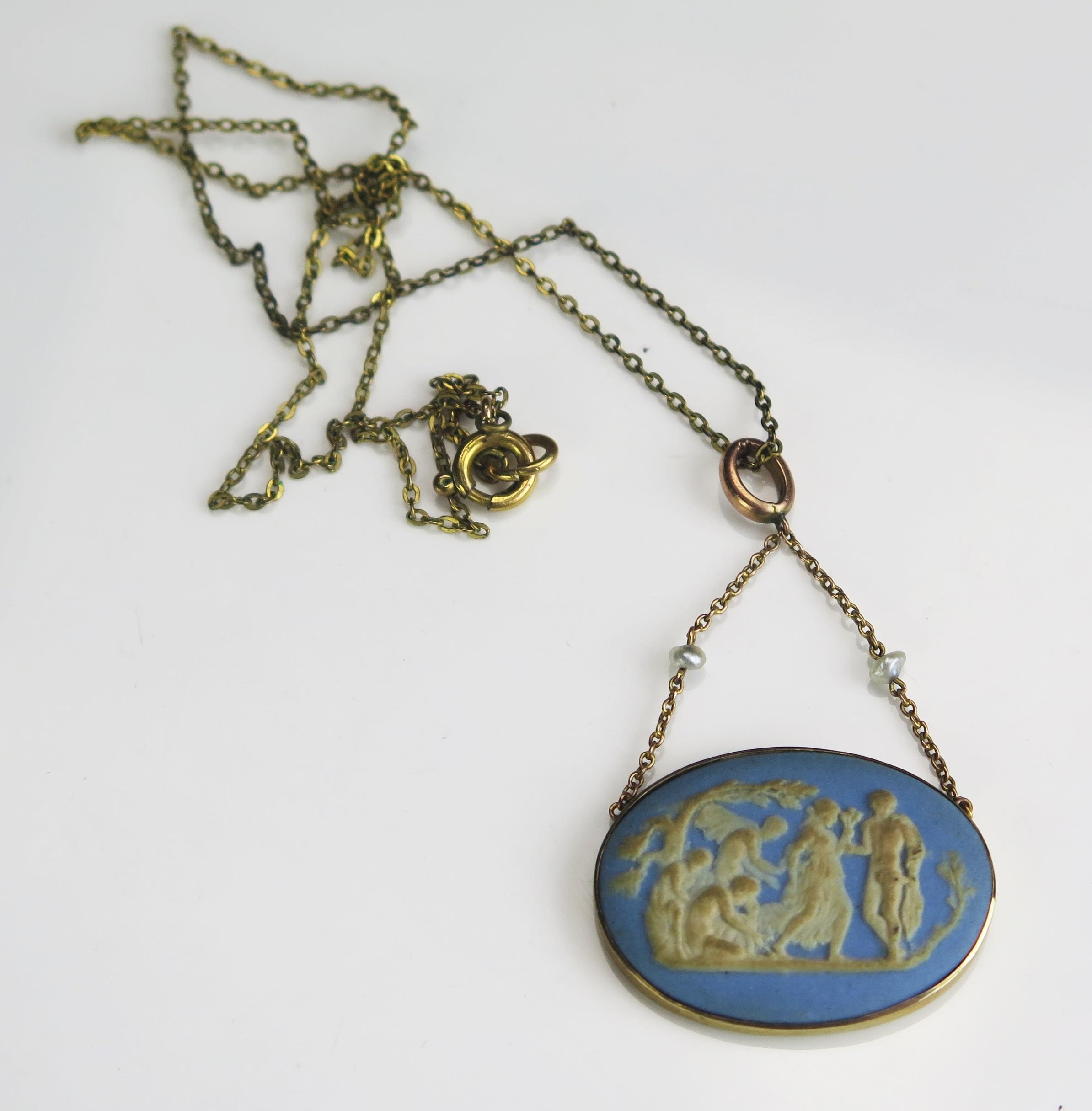 Wedgwood | A 9ct Gold Mounted Wedgwood Pendant with seed pearls | MutualArt