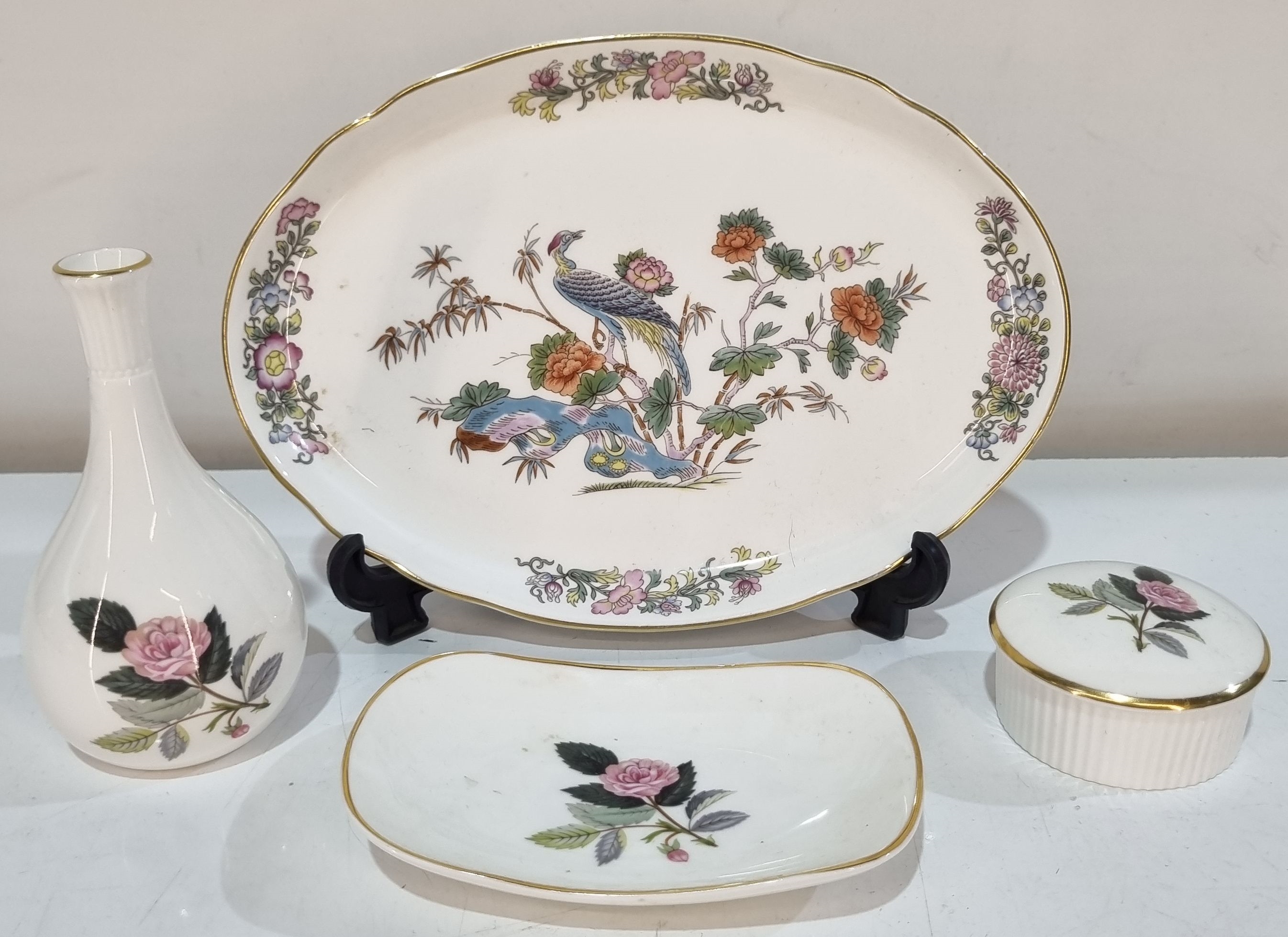 Wedgwood | A GROUP OF WEDGWOOD PORCELAIN | MutualArt