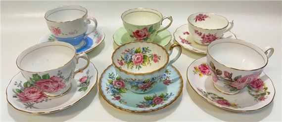 Coalport | 6 PRETTY BONE CHINA CUPS & SAUCERS INCL COALPORT | MutualArt
