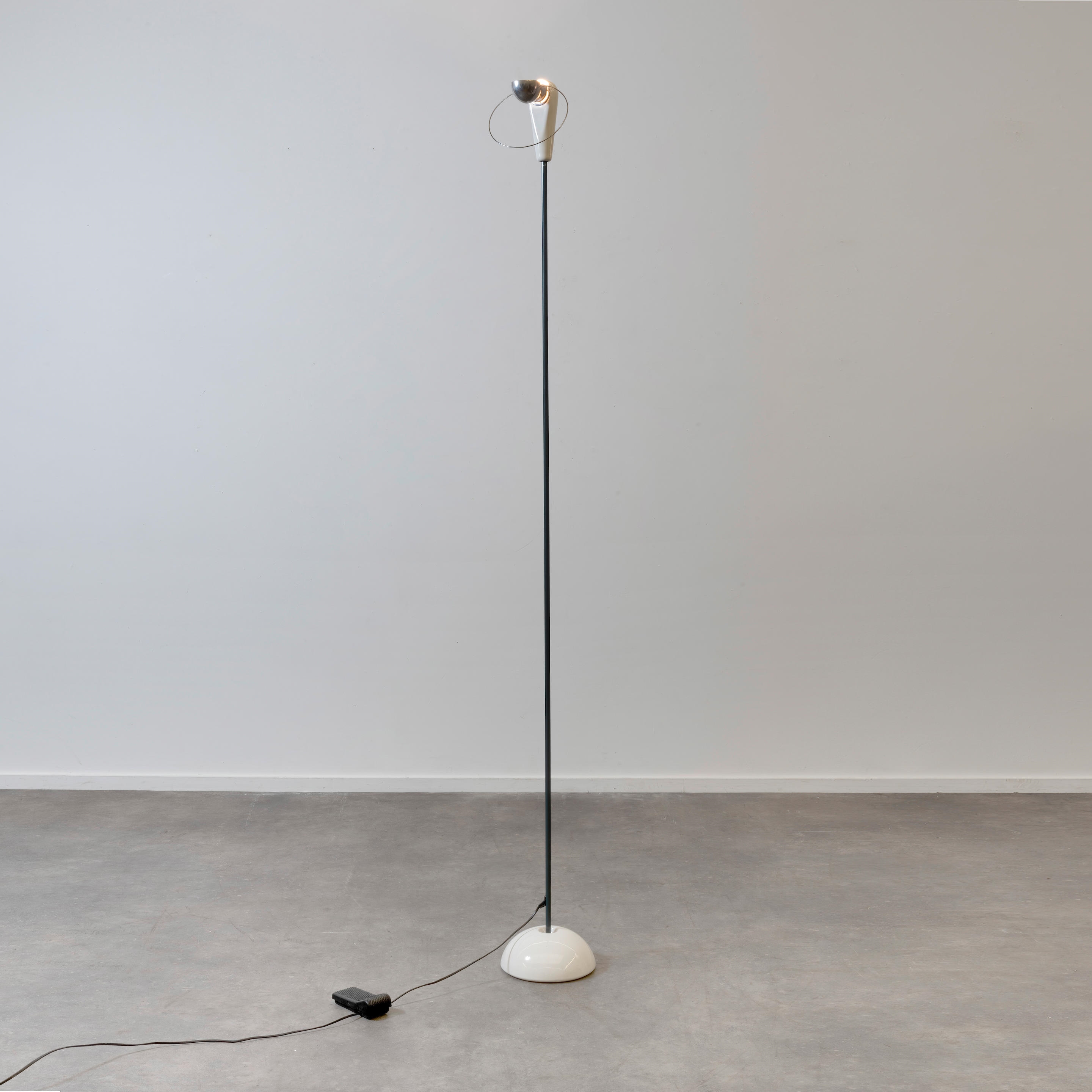 Achille Castiglioni | Lampadaire Bibip (1977) | MutualArt