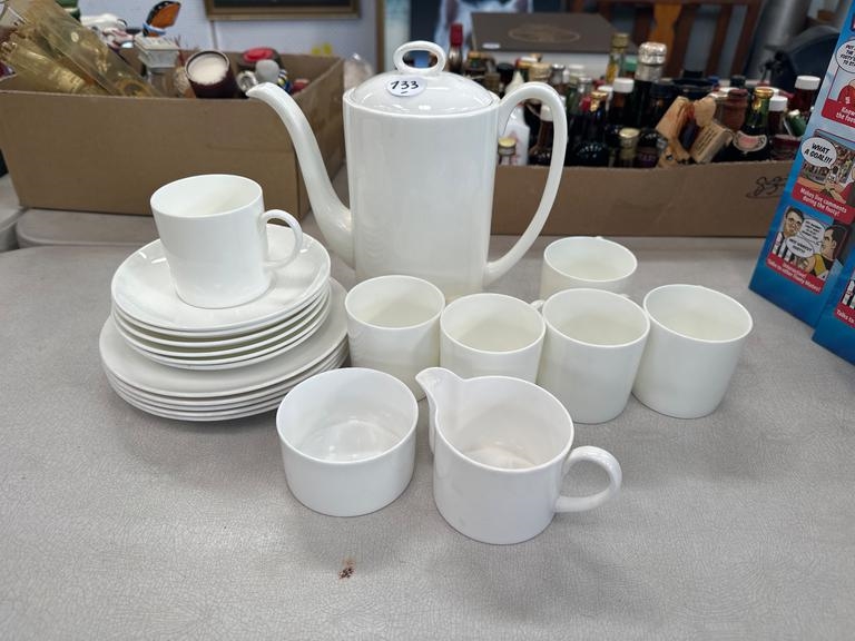Susie Cooper | SUSIE COOPER 1970'S COFFEE SET & EXTRAS (1970) | MutualArt