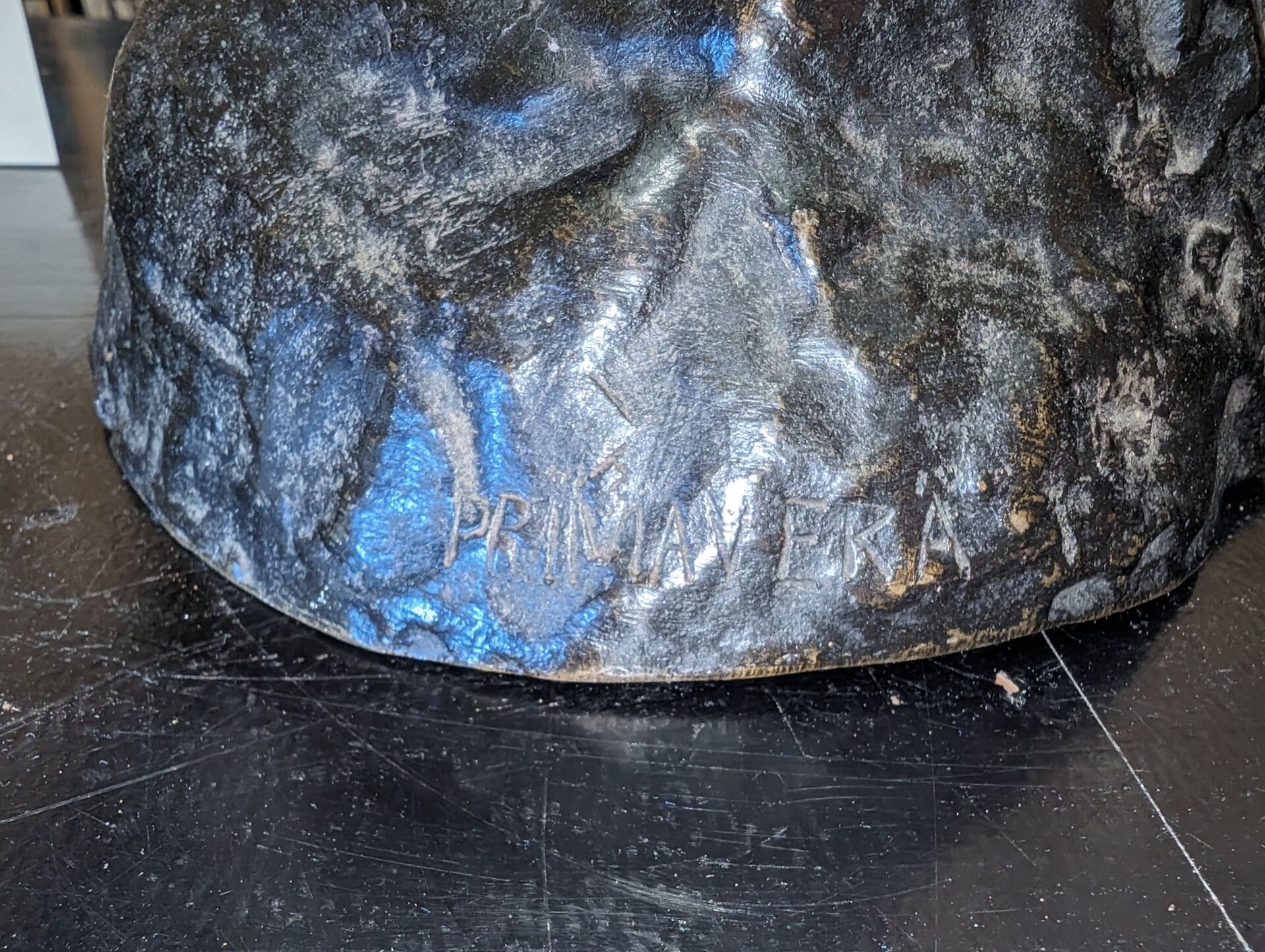 Anna Bass | Femme nue sur un rocher | MutualArt