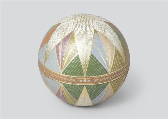 Sayoko Eri | Kirikane handball shaped incense container | MutualArt