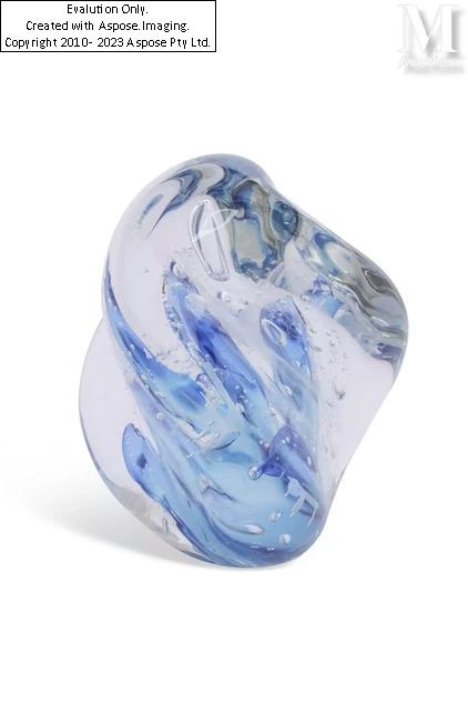 Robert Pierini | Sculpture torsadée en verre translucide | MutualArt