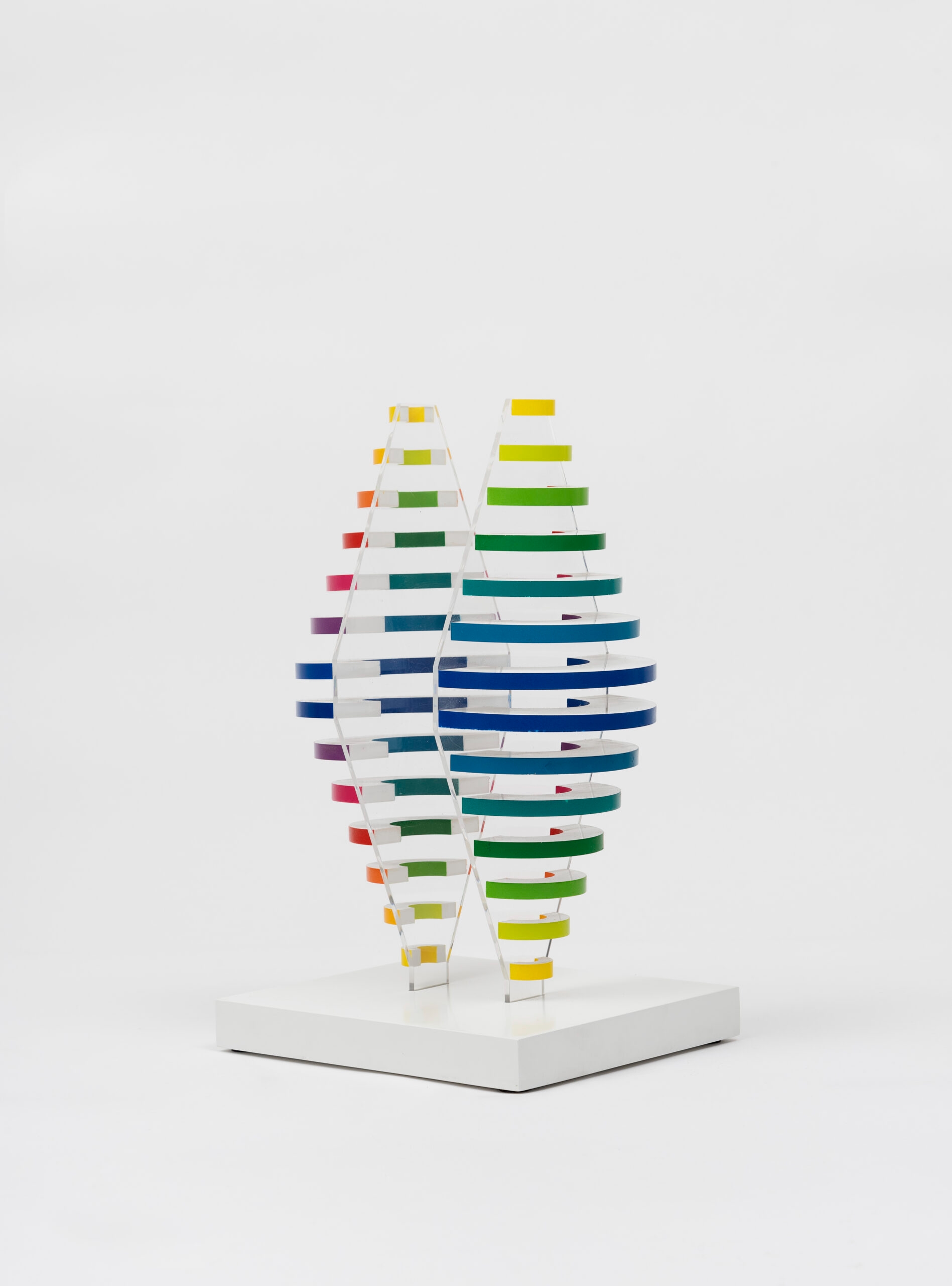 Martha Boto | 2 demi cones avec anneaux de couleurs (1975) | MutualArt