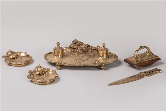 Albert Marionnet | Nécessaire de bureau en bronze à patine dorée à ...