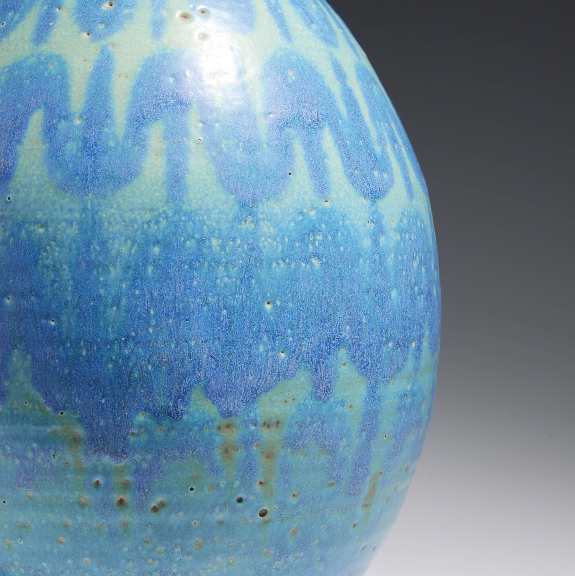 Maija Grotell | Fine and Large vase (Circa 1950) | MutualArt