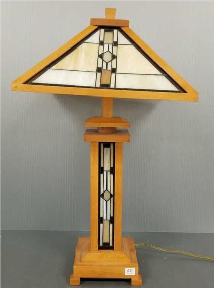 Frank Lloyd Wright | Frank Lloyd Wright style leaded glass table lamp ...