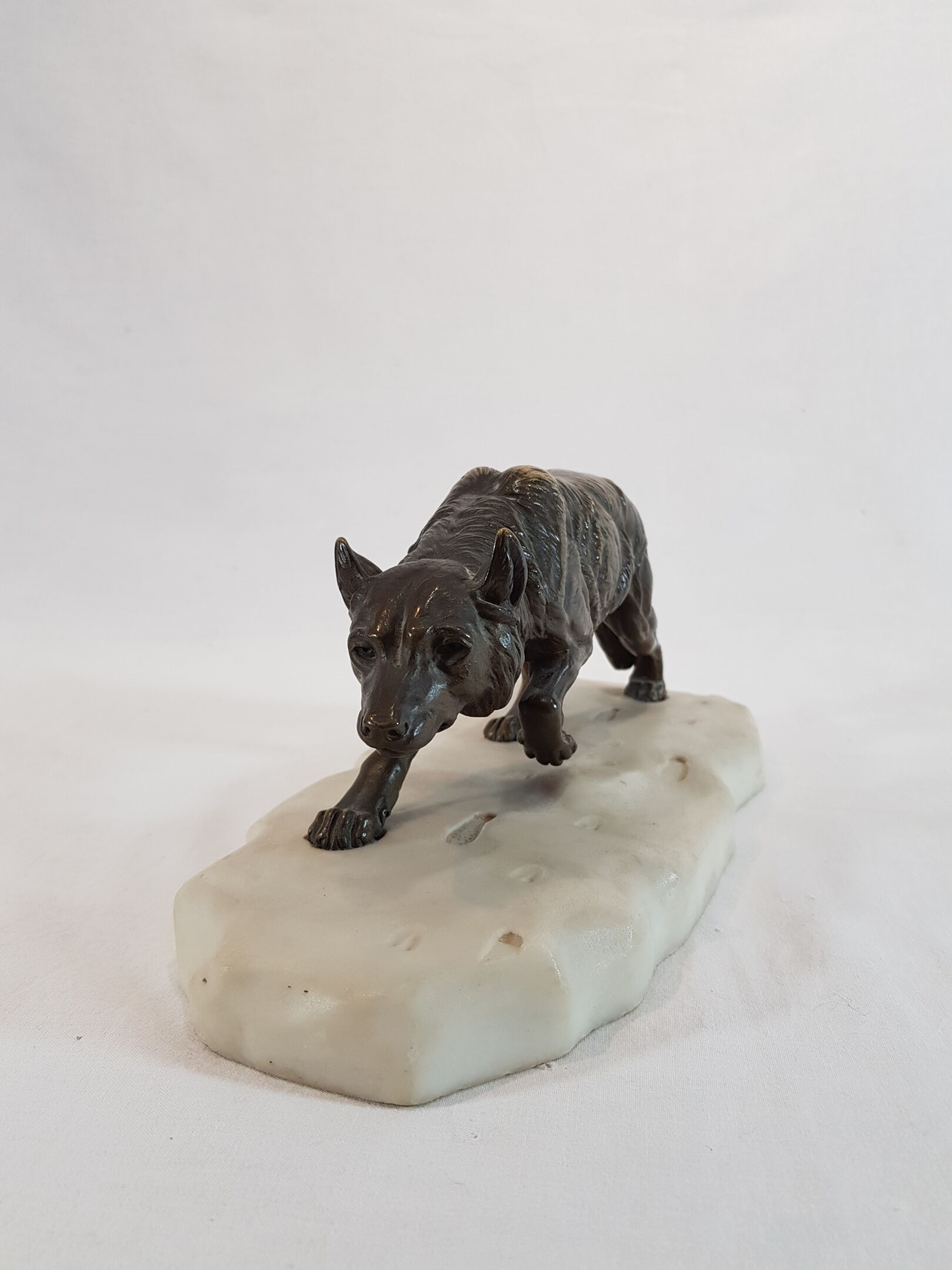 Charles Valton | Le loup poursuivant le chasseur - Sujet | MutualArt