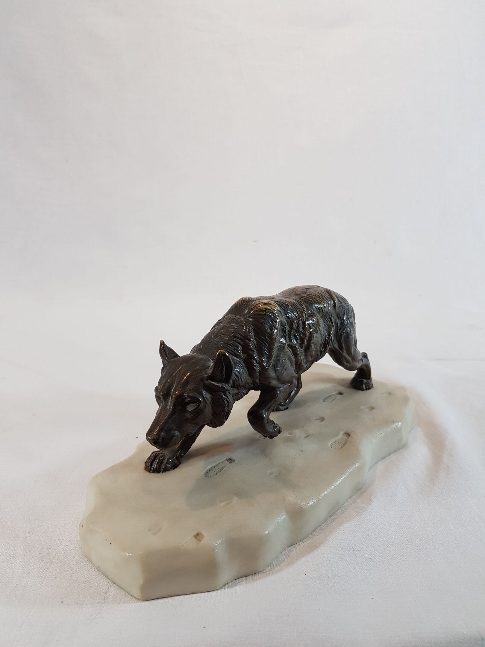 Charles Valton | Le loup poursuivant le chasseur - Sujet | MutualArt