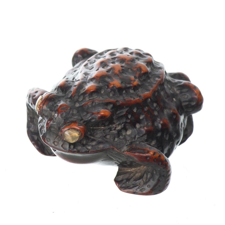 Japanese School | NETSUKE EN BOIS REPRÉSENTANT UN CRAPAUD | MutualArt
