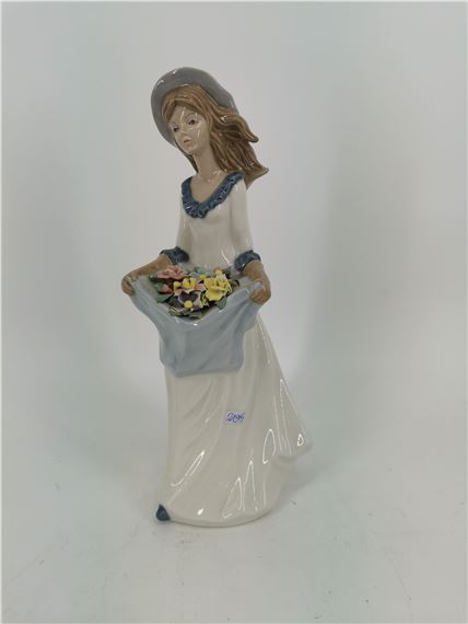 Gardener | PORCELAIN FIGURE GARDENER | MutualArt