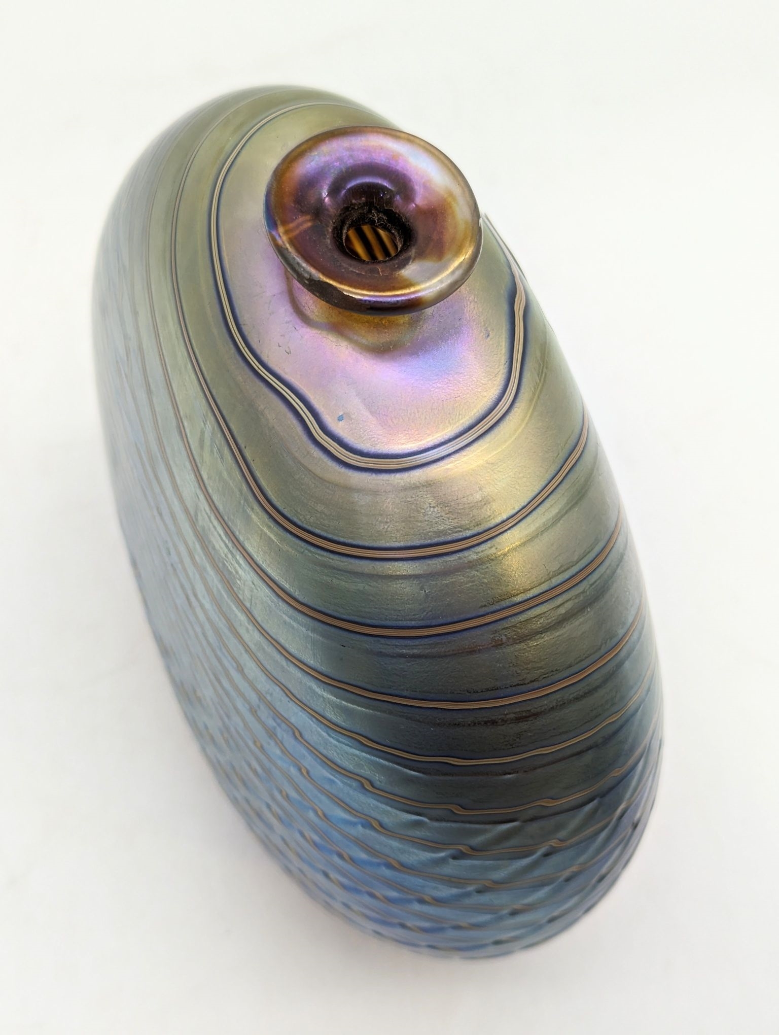 Robert Wynne | AUSTRALIAN IRIDESCENT GLASS VASE | MutualArt
