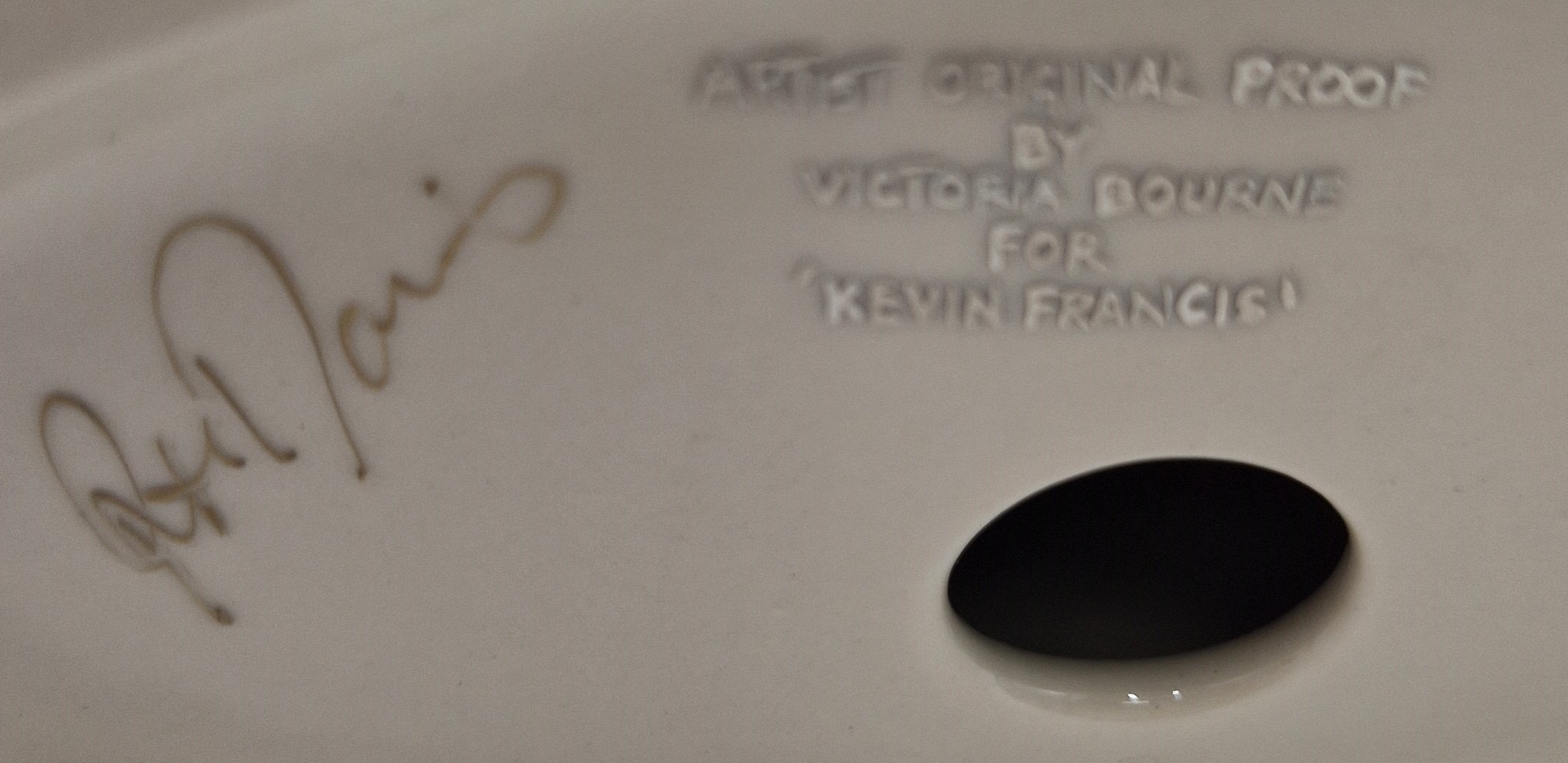 Victoria Bourne | RINGO | MutualArt