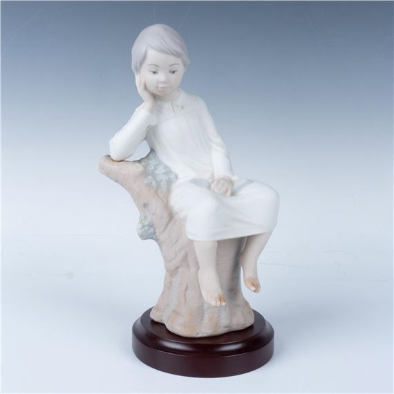 José Roig | Matte Lladro porcelain figurine of a barefoot boy sitting ...