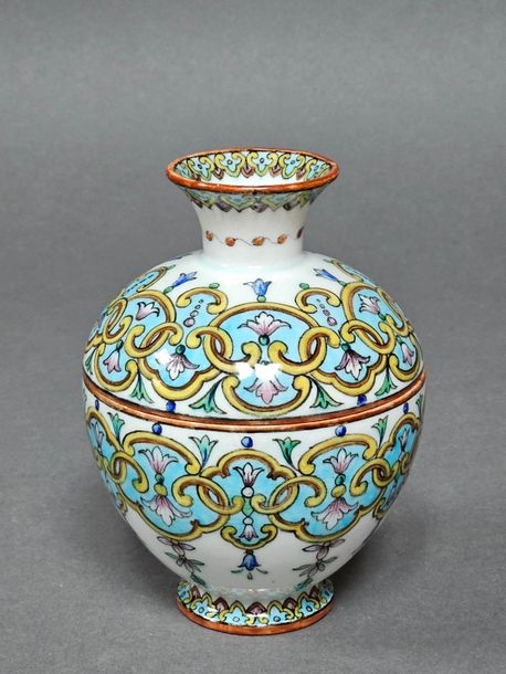 Joseph-Theodore Deck | POT couvert en faïence émaillée po - Lot | MutualArt