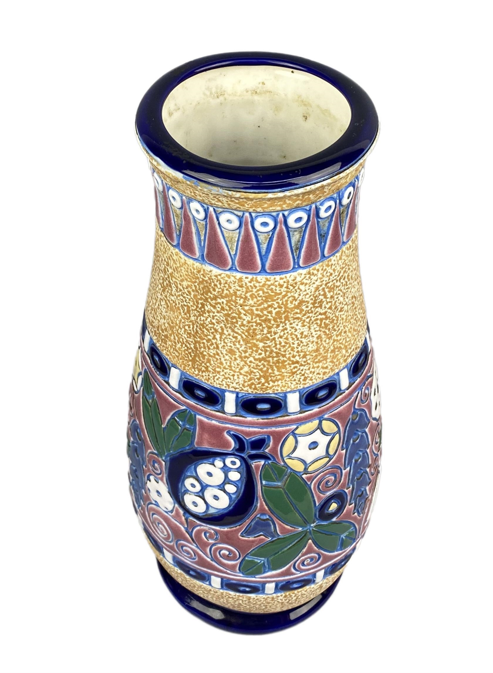 Amphora-Werke Riessner | Váza s ptáky | MutualArt