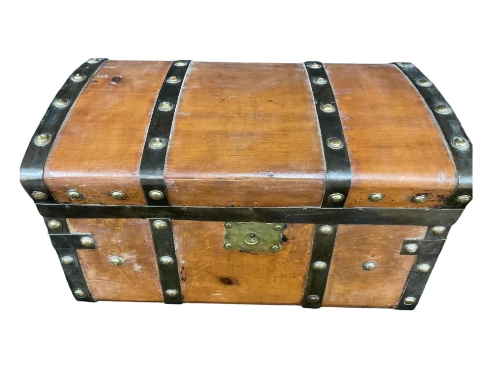 Jenny Lind | Antique Jenny Lind Style Wooden Chest (Mid 19th Century ...