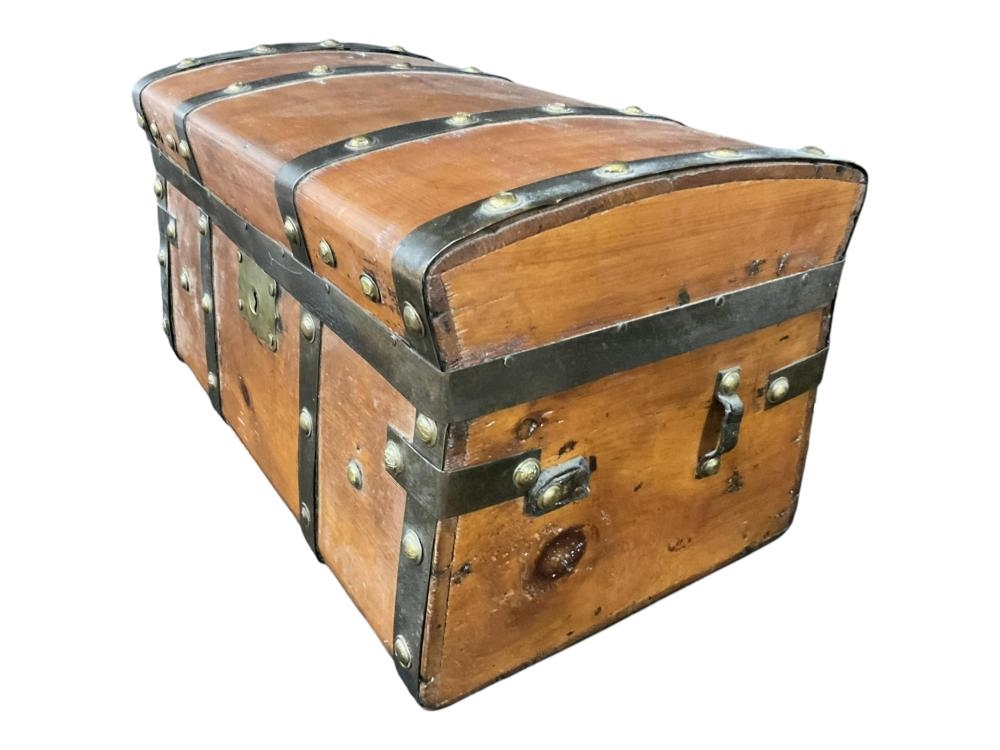 Jenny Lind | Antique Jenny Lind Style Wooden Chest (Mid 19th Century ...