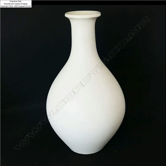 Crown Lynn | A hand potted white Crown Lynn vase | MutualArt