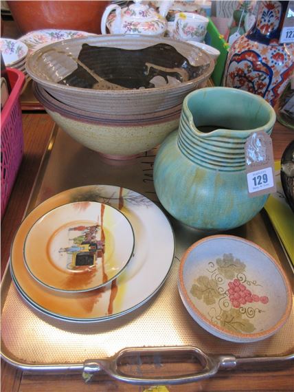 Royal Doulton | TRAY OF ROYAL DOULTON AND OTHER CERAMICS | MutualArt