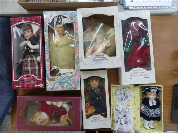 Leonardo | A Collection of Boxed Ceramic and Non-Ceramic Dolls ...