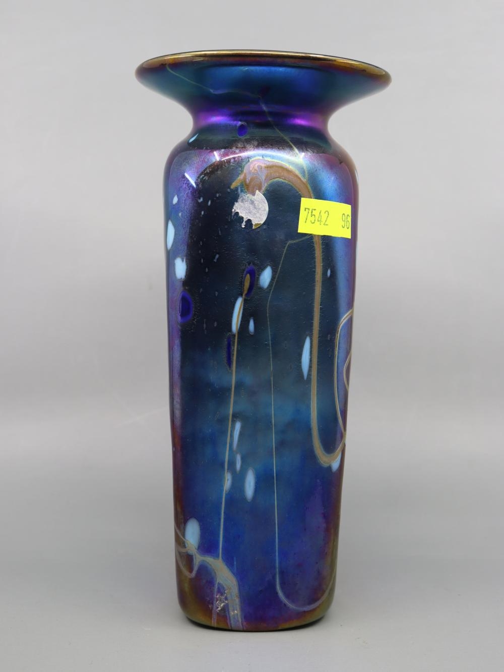 Colin Heaney | COLIN HEANEY IRIDESCENT ART GLASS VASE | MutualArt