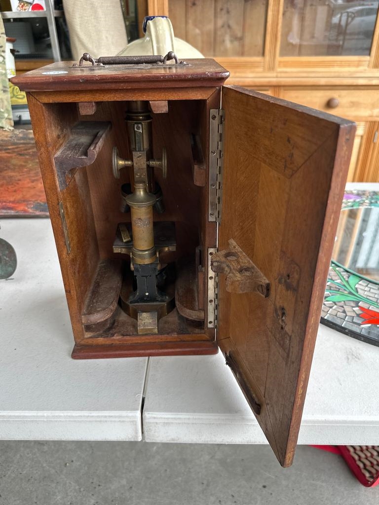 Reichert | C REICHERT WIEN MICROSCOPE IN BOX | MutualArt