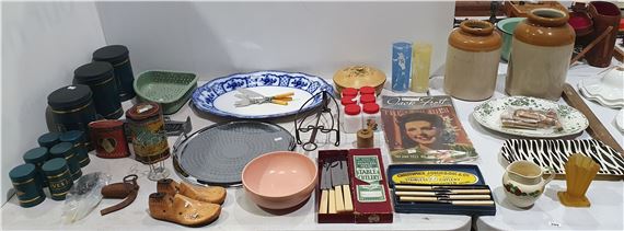 Sheffield | A COLLECTION OF VARIOUS SUNDRY ITEMS | MutualArt