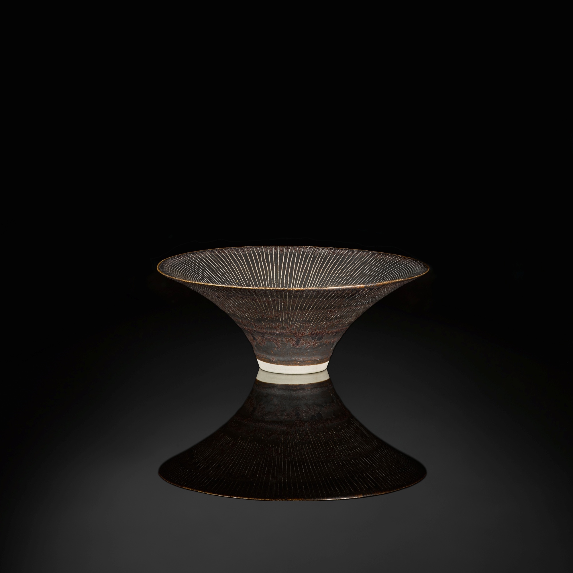 Lucie Rie | Vase with oval lip (1980) | MutualArt