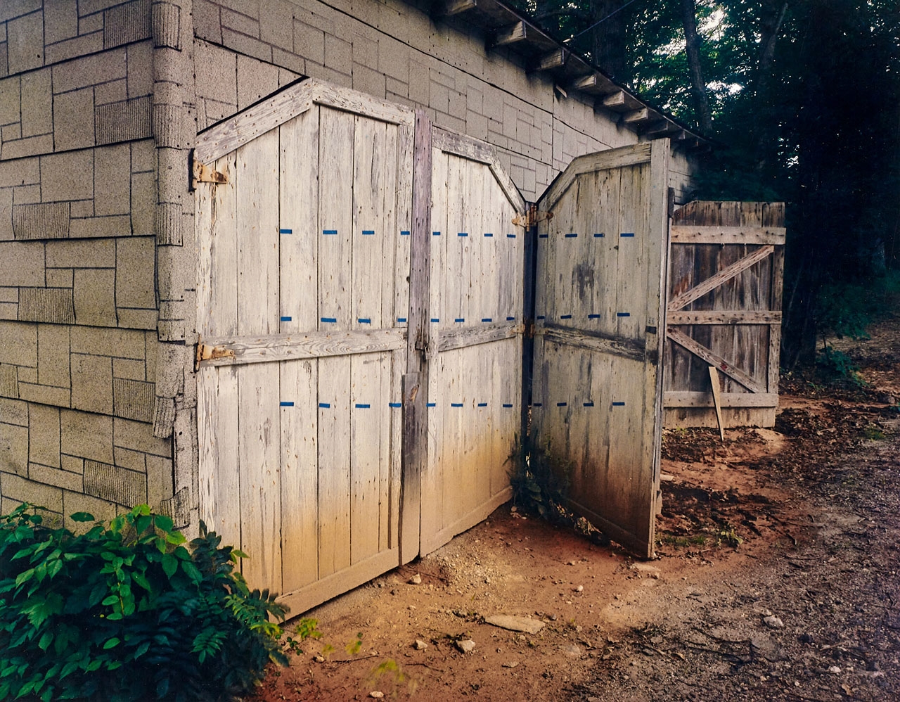 John Pfahl | JOHN PFAHL (* 1939) - Shed with Blue Dotted Lines, N.C ...