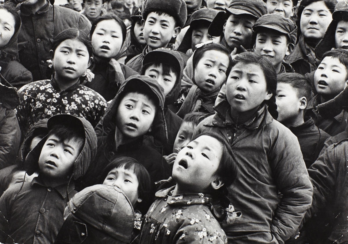 Marc Riboud | MARC RIBOUD (* 1923) Kinder beim Puppentheater / Children ...