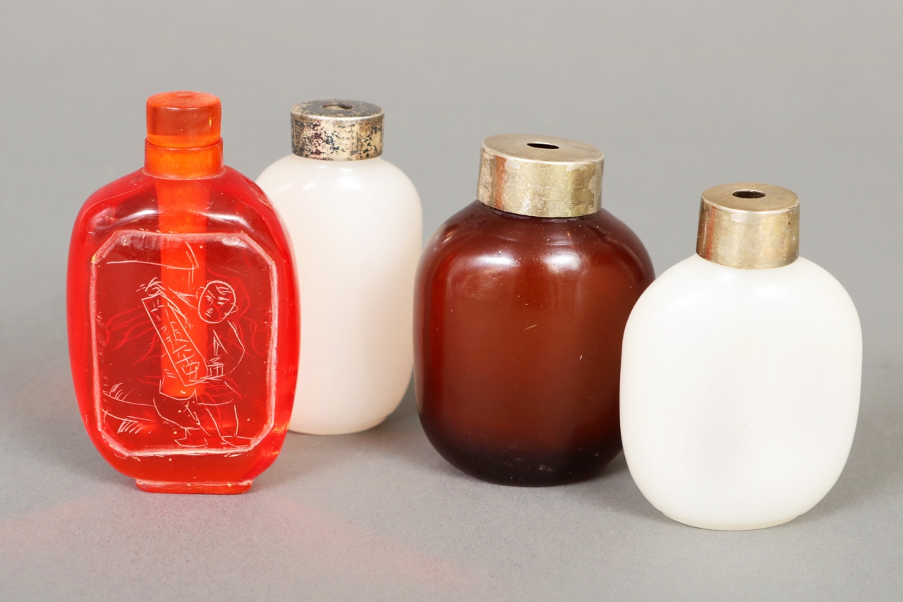 Sammlung | 4 Snuff-bottles | MutualArt