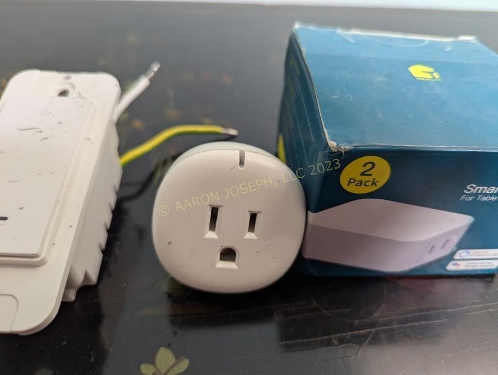 sWitches | Three Smart Outlets & Two Smart Switches | MutualArt