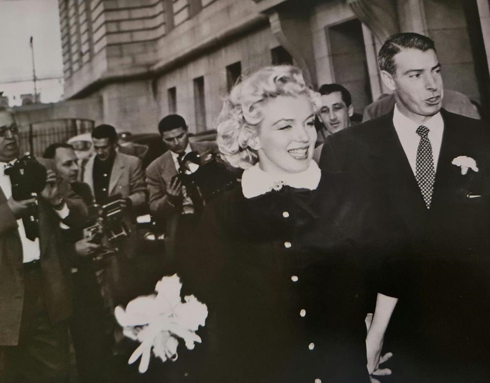 Marilyn Monroe | ANNOUNCING MARRIAGE WITH JOE DIMAGGIO (1954) | MutualArt