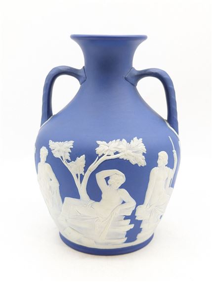 Wedgwood | WEDGWOOD JASPERWARE VASE | MutualArt