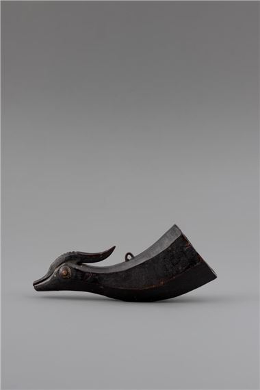Michael Dunn | A METAL MOUNTED HORN POWDER FLASK, INDIA OR CHINA (18th ...