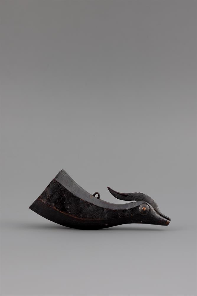 Michael Dunn | A METAL MOUNTED HORN POWDER FLASK, INDIA OR CHINA (18th ...