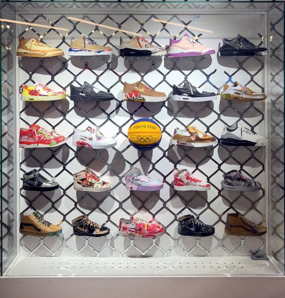 Smoluk | Baskets | MutualArt