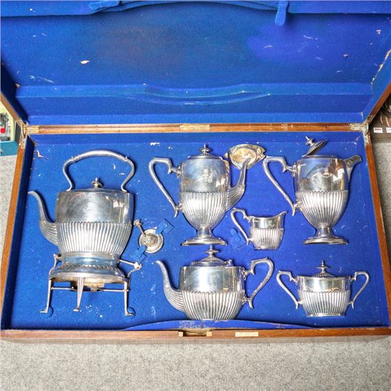 Walker & Hall | A WALKER & HALL SILVER PLATE SIX PIECE TEA AND COFFEE ...