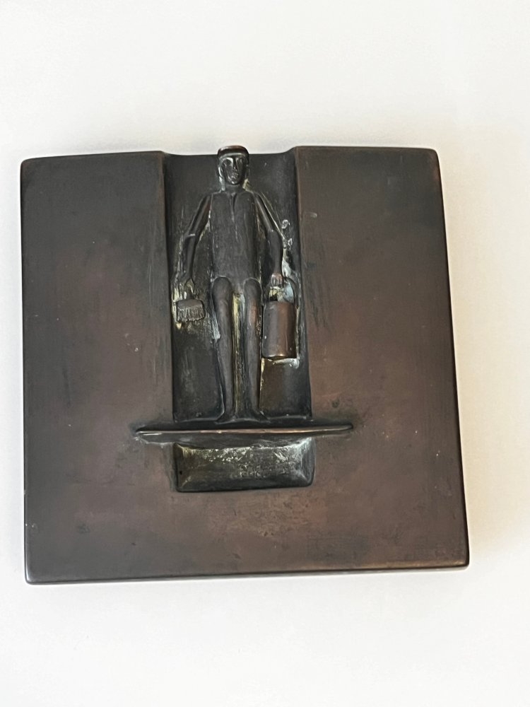 Karl Reidel | Darsellung eines Malers mit Pinsel und Kübel | MutualArt