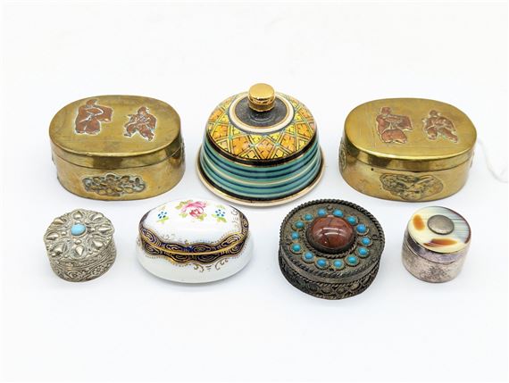 Group of Seven | A GROUP OF SEVEN VARIOUS PILL BOXES | MutualArt