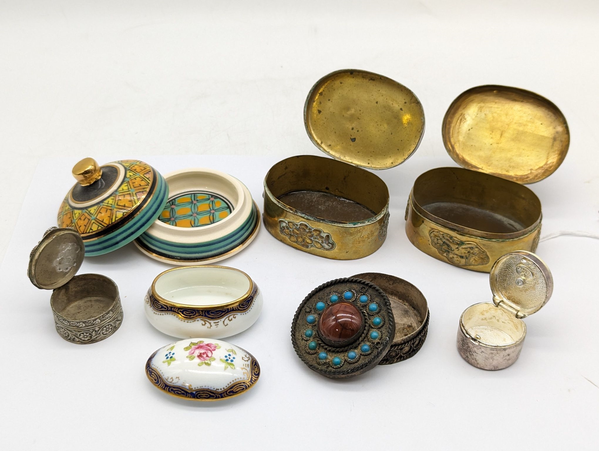 Group of Seven | A GROUP OF SEVEN VARIOUS PILL BOXES | MutualArt