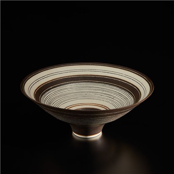 Lucie Rie | Footed bowl (Circa 1982) | MutualArt